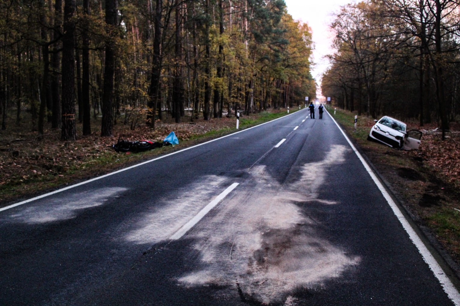 Drei Verletzte bei schwerem Unfall zwischen Cottbus und Briesen ... Drei Verletzte bei schwerem Unfall zwischen Cottbus und Briesen ...