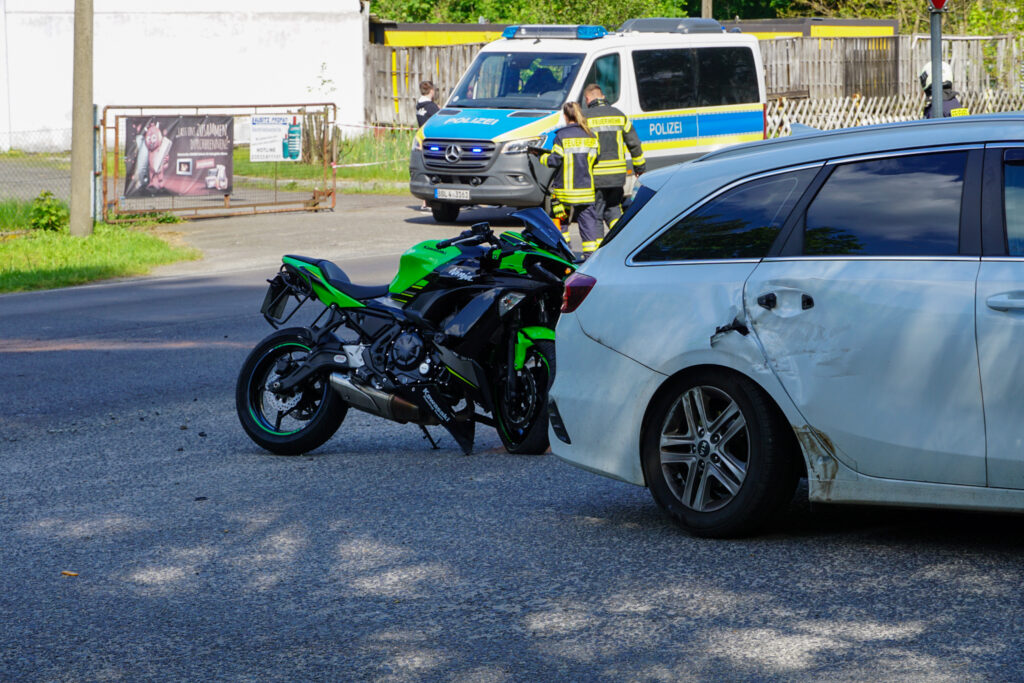 Döbern: Zwei Verletzte nach Verkehrsunfall mit Motorrad | NIEDERLAUSITZ aktuell