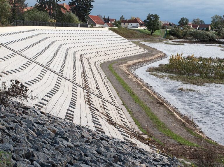 Stärkerer Hochwasserschutz: Neue Deiche für Mühlberg und Herzberg ...