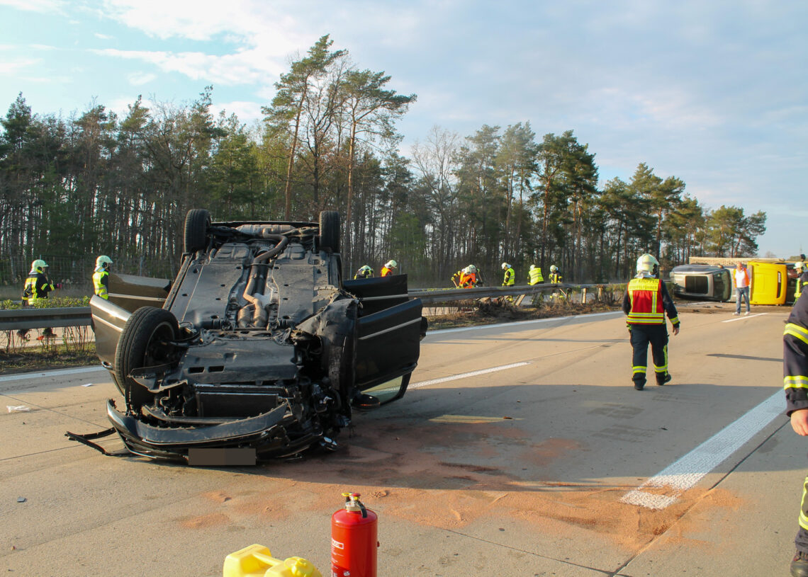 Spannende Unfall Auf Der A13 Fotos
