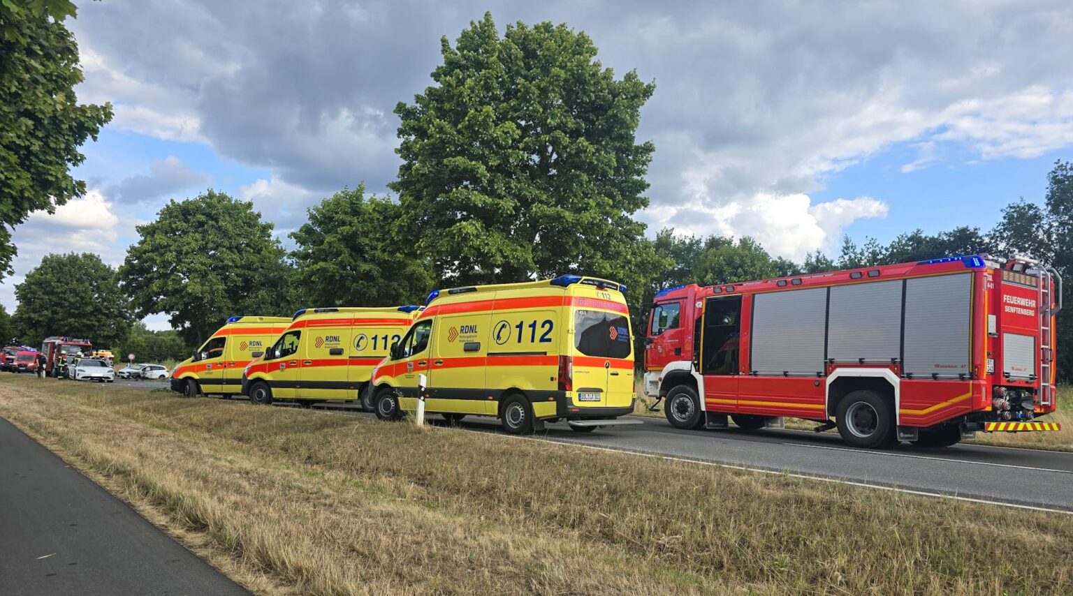 Vier Verletzte: B96 bei Kleinkoschen nach schwerem Unfall gesperrt | NIEDERLAUSITZ aktuell