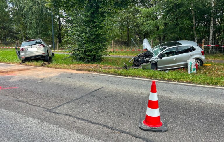 Schwerer Unfall auf der B96 bei Kleinkoschen: Zwei Verletzte | NIEDERLAUSITZ aktuell