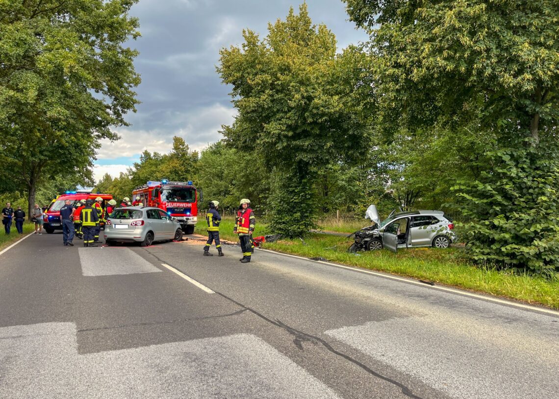 Schwerer Unfall auf der B96 bei Kleinkoschen: Zwei Verletzte | NIEDERLAUSITZ aktuell