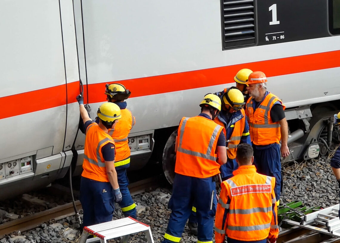 ICE bei Überführungsfahrt in Falkenberg entgleist | NIEDERLAUSITZ aktuell