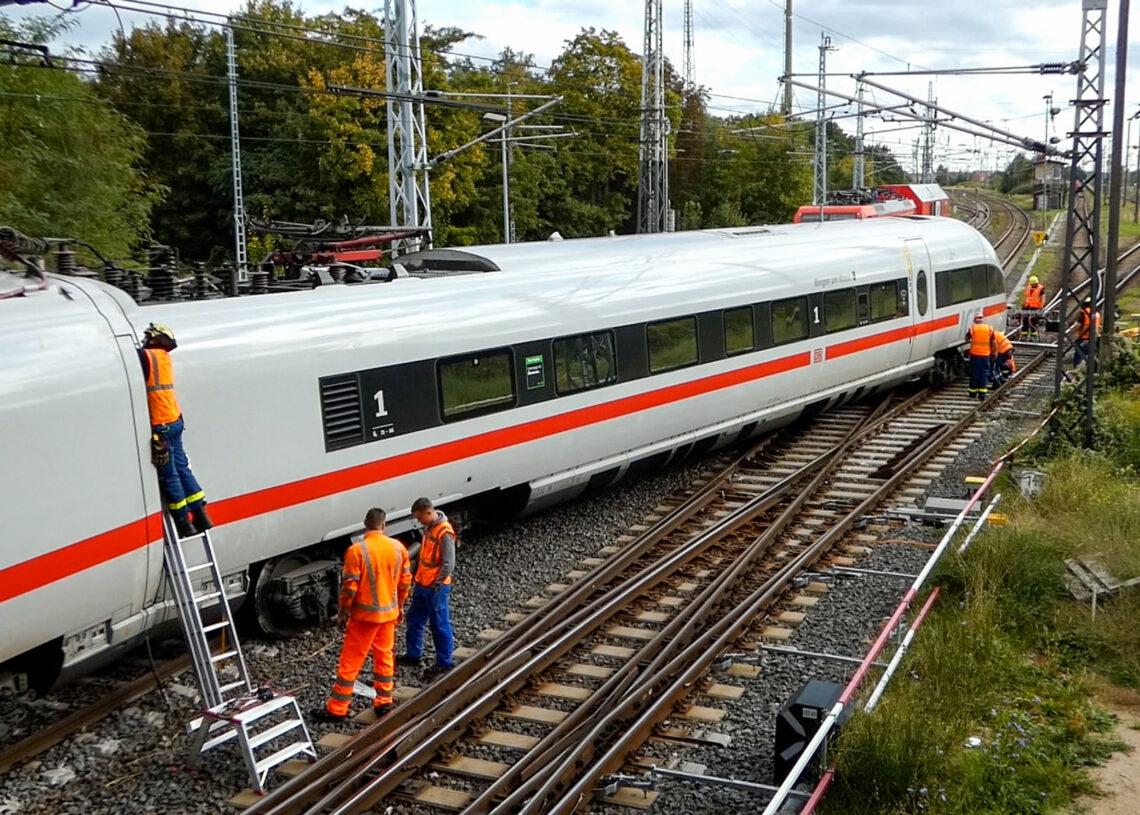 ICE bei Überführungsfahrt in Falkenberg entgleist | NIEDERLAUSITZ aktuell