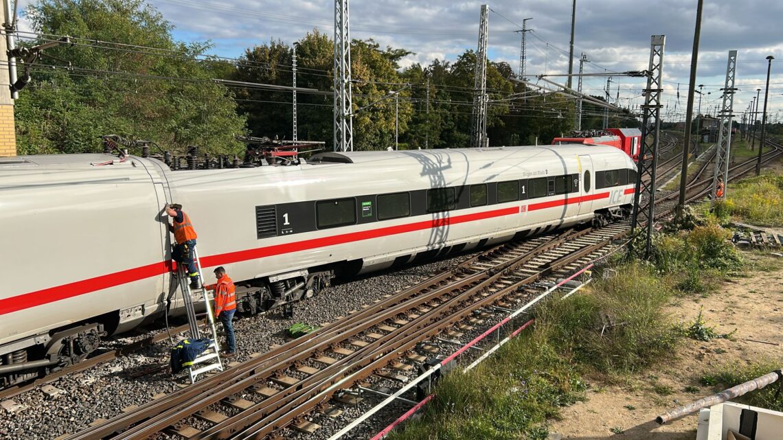 ICE bei Überführungsfahrt in Falkenberg entgleist | NIEDERLAUSITZ aktuell